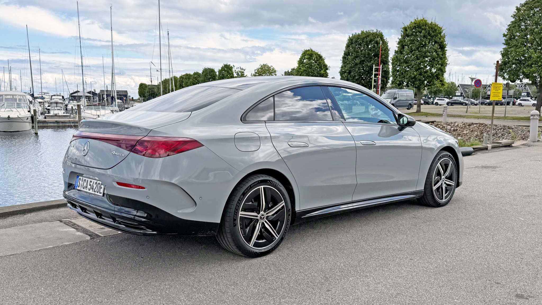 Mercedes-Benz CLA 350 4MATIC mit EQ Technologie | die-autotester